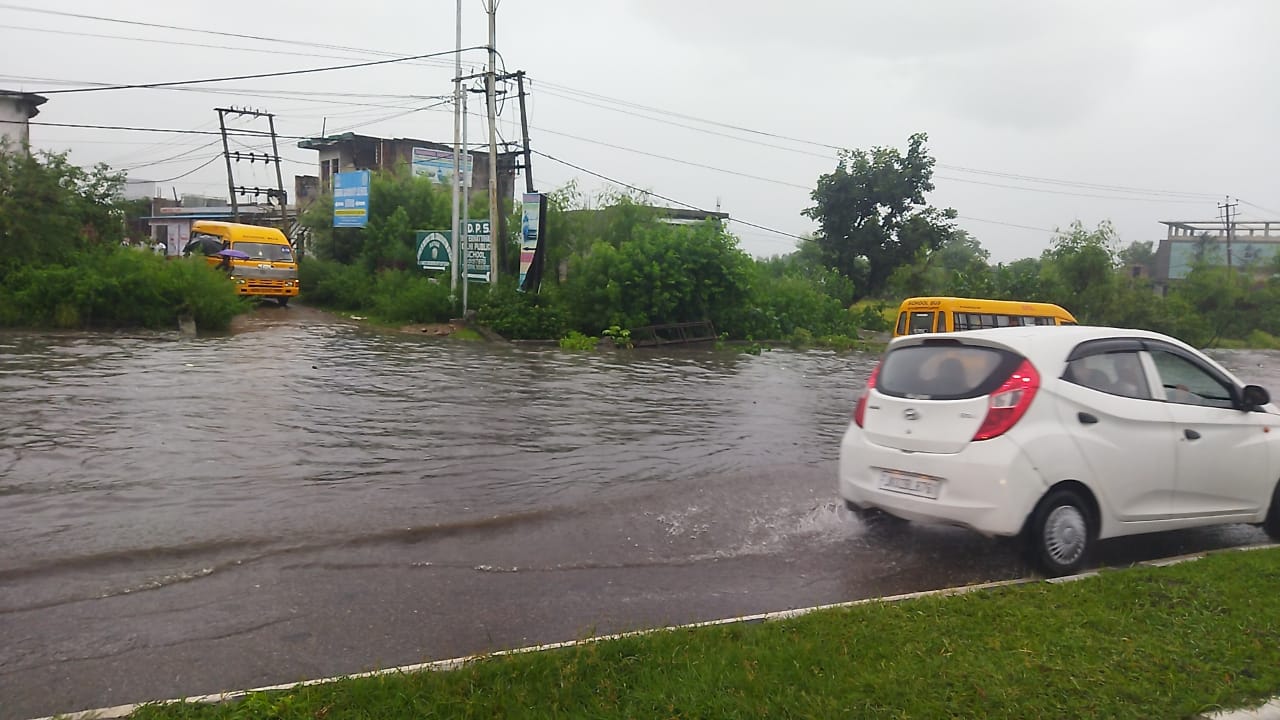 Flood Alert In Jammu Kashmir खतरे के निशान को पार कर गया चिनाब का